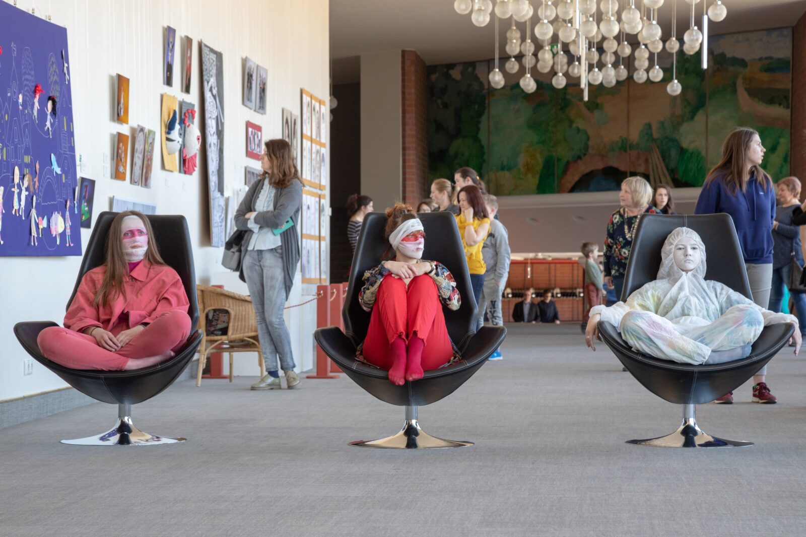 Ugala teatrigaleriis saab tutvuda Viljandi kunstikooli aastanäitusega ...
